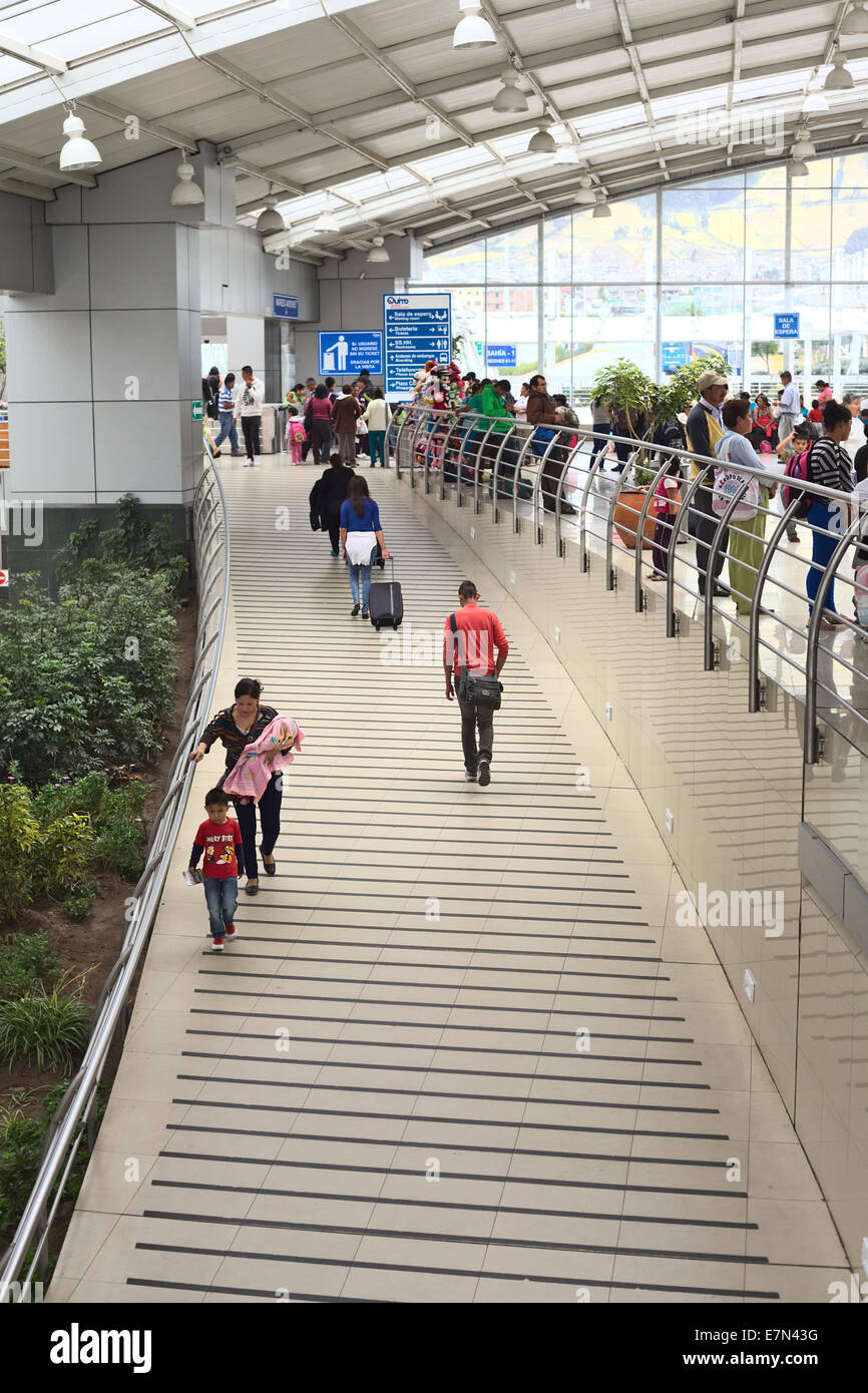 Terminal terrestre quitumbe High Resolution Stock Photography and ...