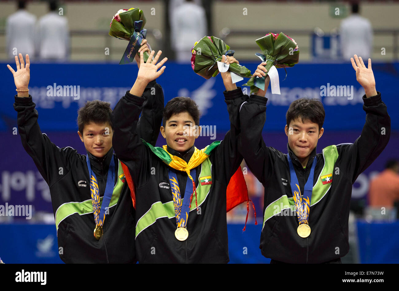 Incheon, South Korea. 22nd Sep, 2014. Kyu Kyu Thin (C), Phyu Phyu Than (L) and Khin Hnin Wai of ...