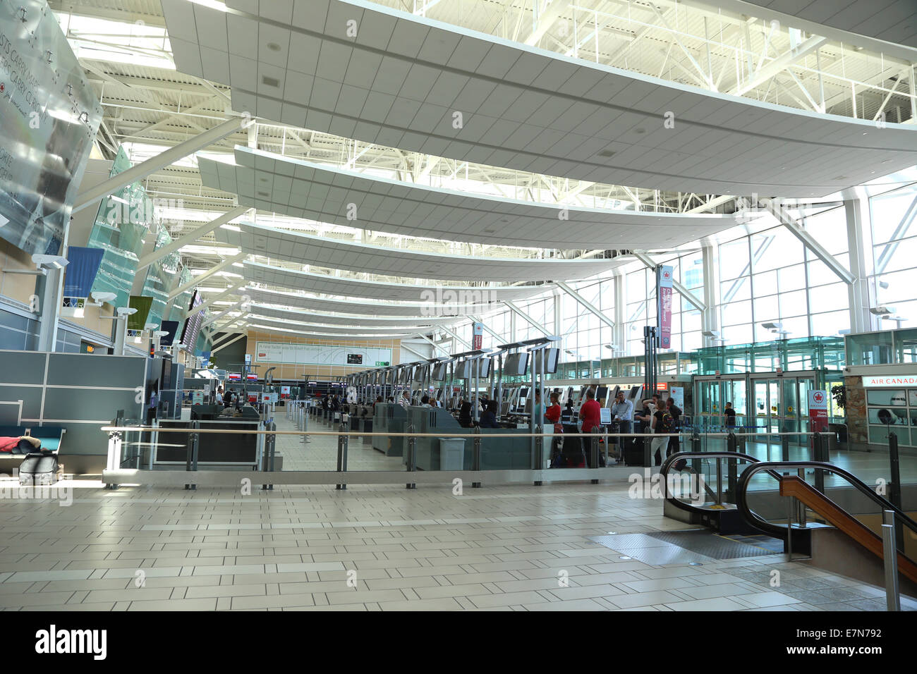 Canada airport terminal hi-res stock photography and images - Alamy