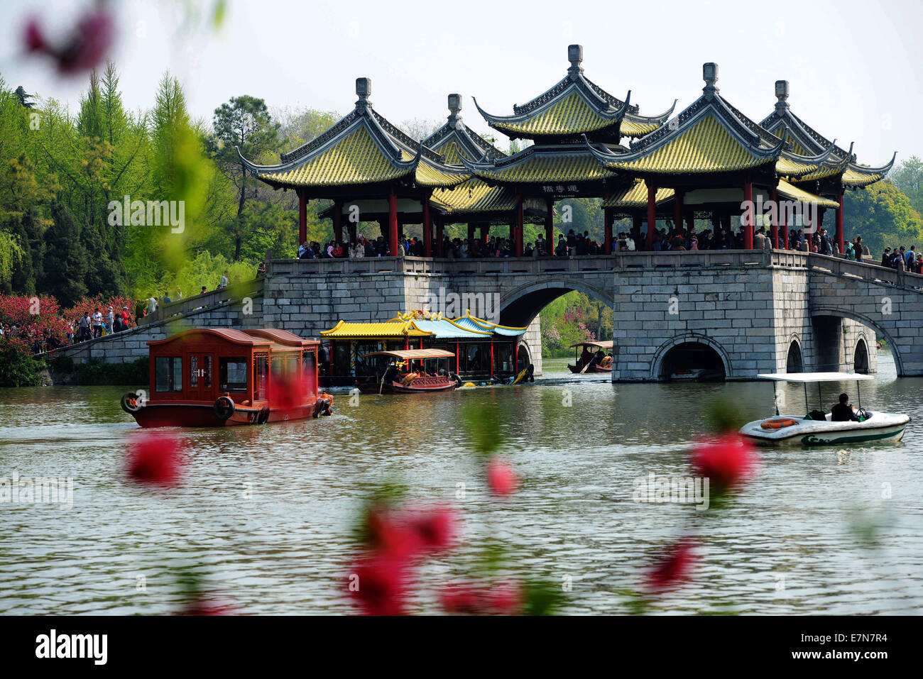 Sept. 21, 2014 - YANGZHOU CHINA: Slender West Lake is a well-known ...