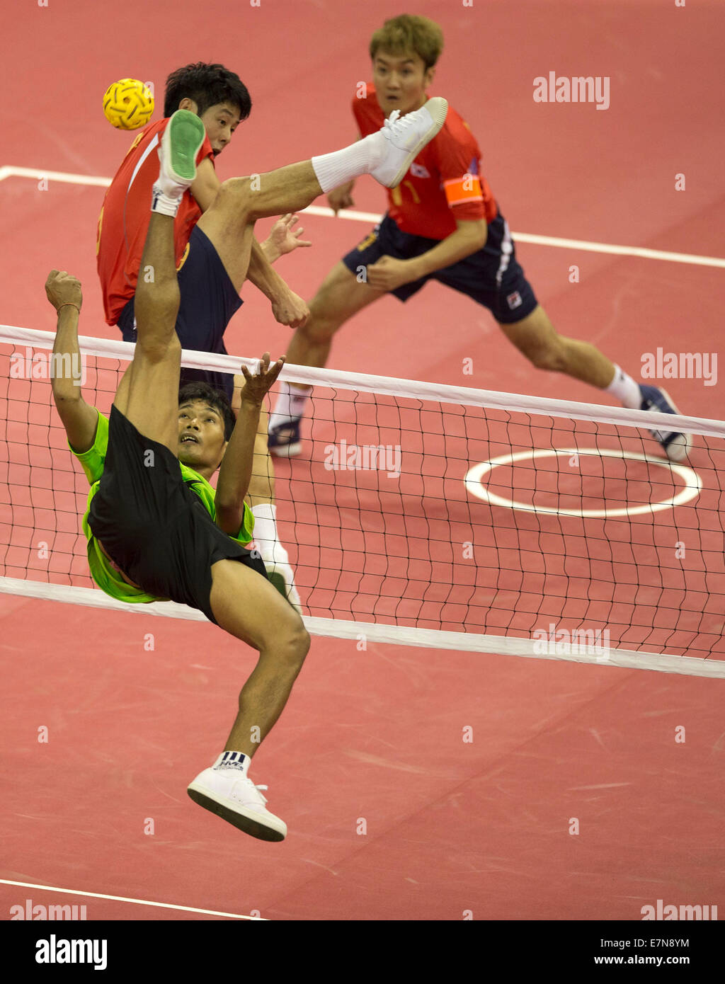 Incheon, South Korea. 22nd Sep, 2014. Zaw Zaw Aung (Front) of Myanmar ...