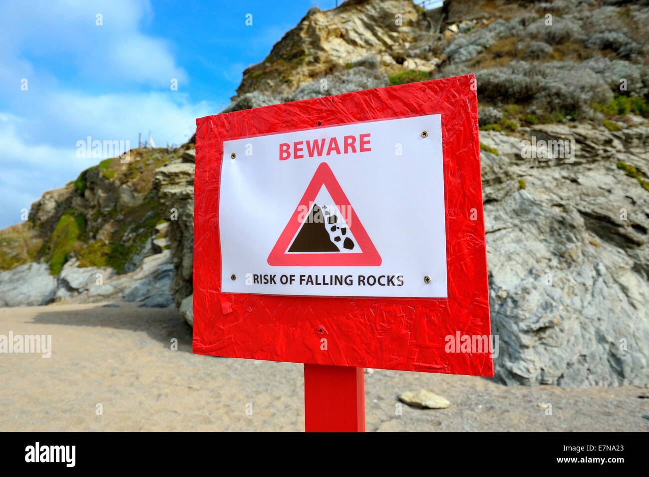 Beware falling rocks sign hi-res stock photography and images - Alamy