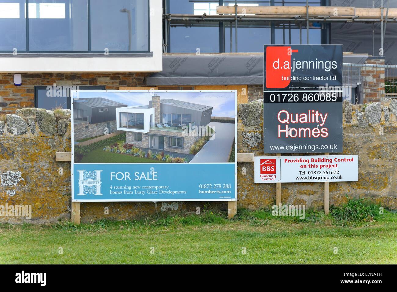 Luxury homes by the sea uk hi-res stock photography and images - Alamy