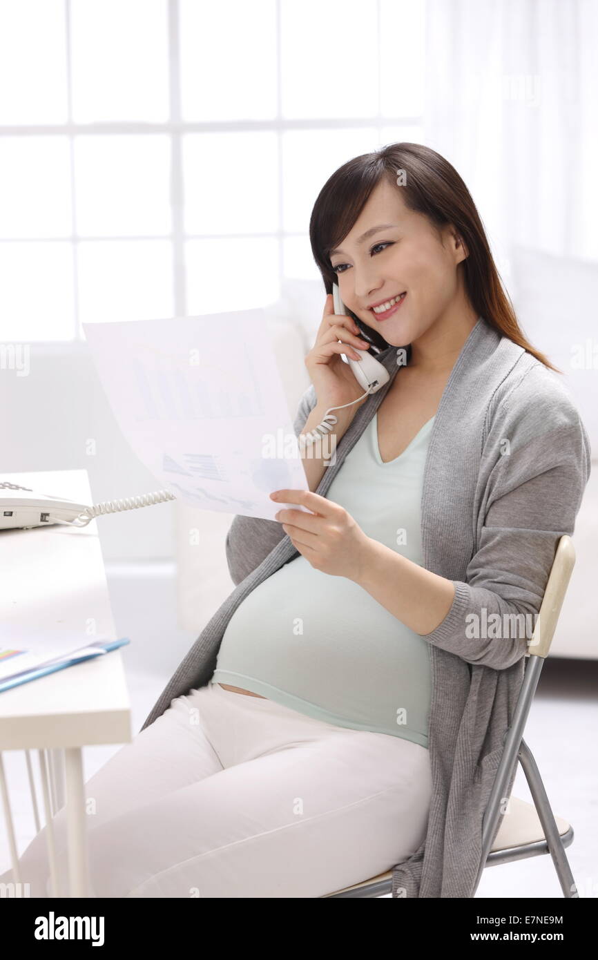 Pregnant woman calling by phone Stock Photo - Alamy