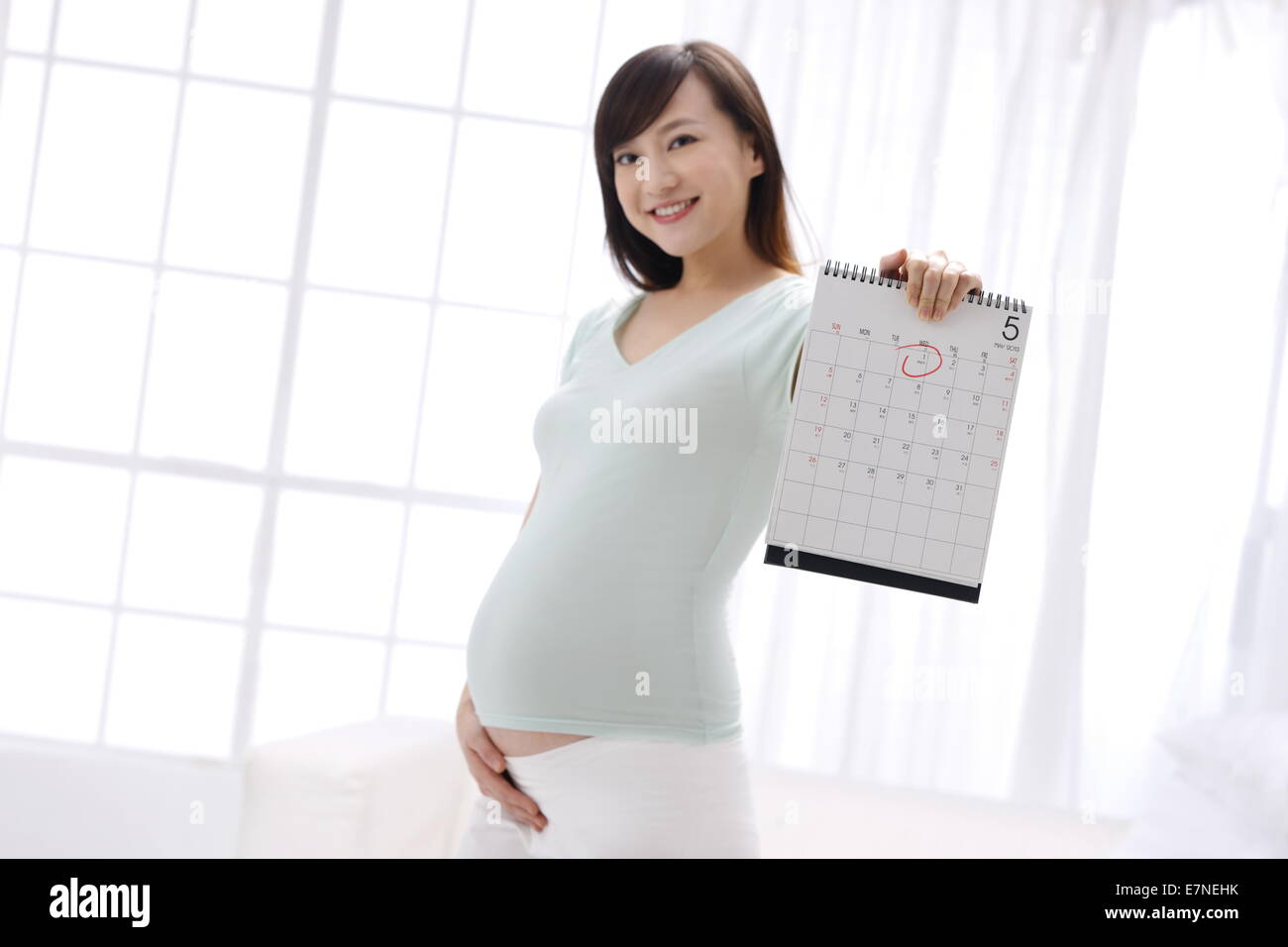 Pregnant woman with calendar Stock Photo - Alamy