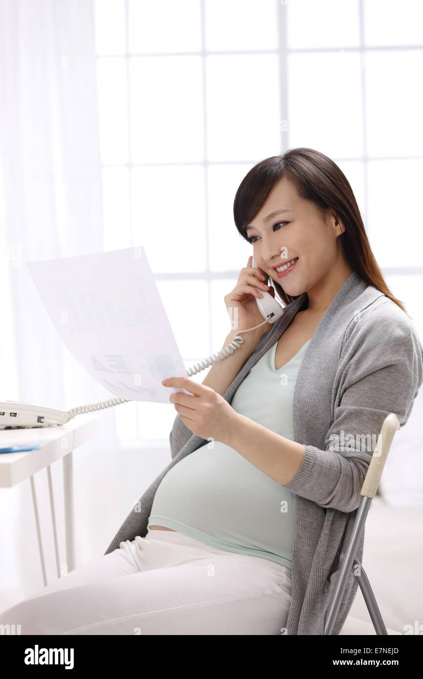 Pregnant woman calling by phone Stock Photo - Alamy