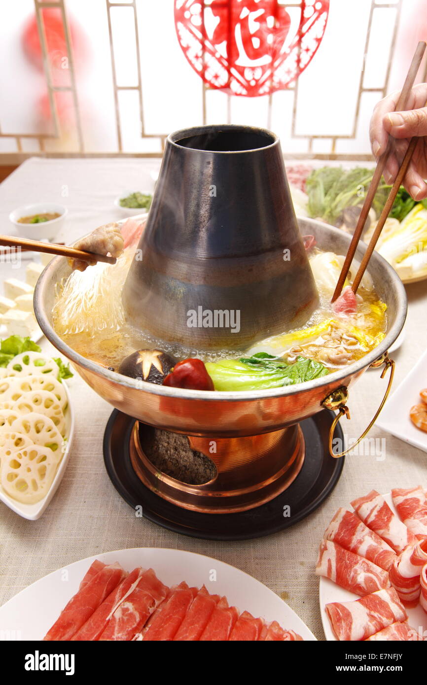 Copper chafing dish hi-res stock photography and images - Alamy