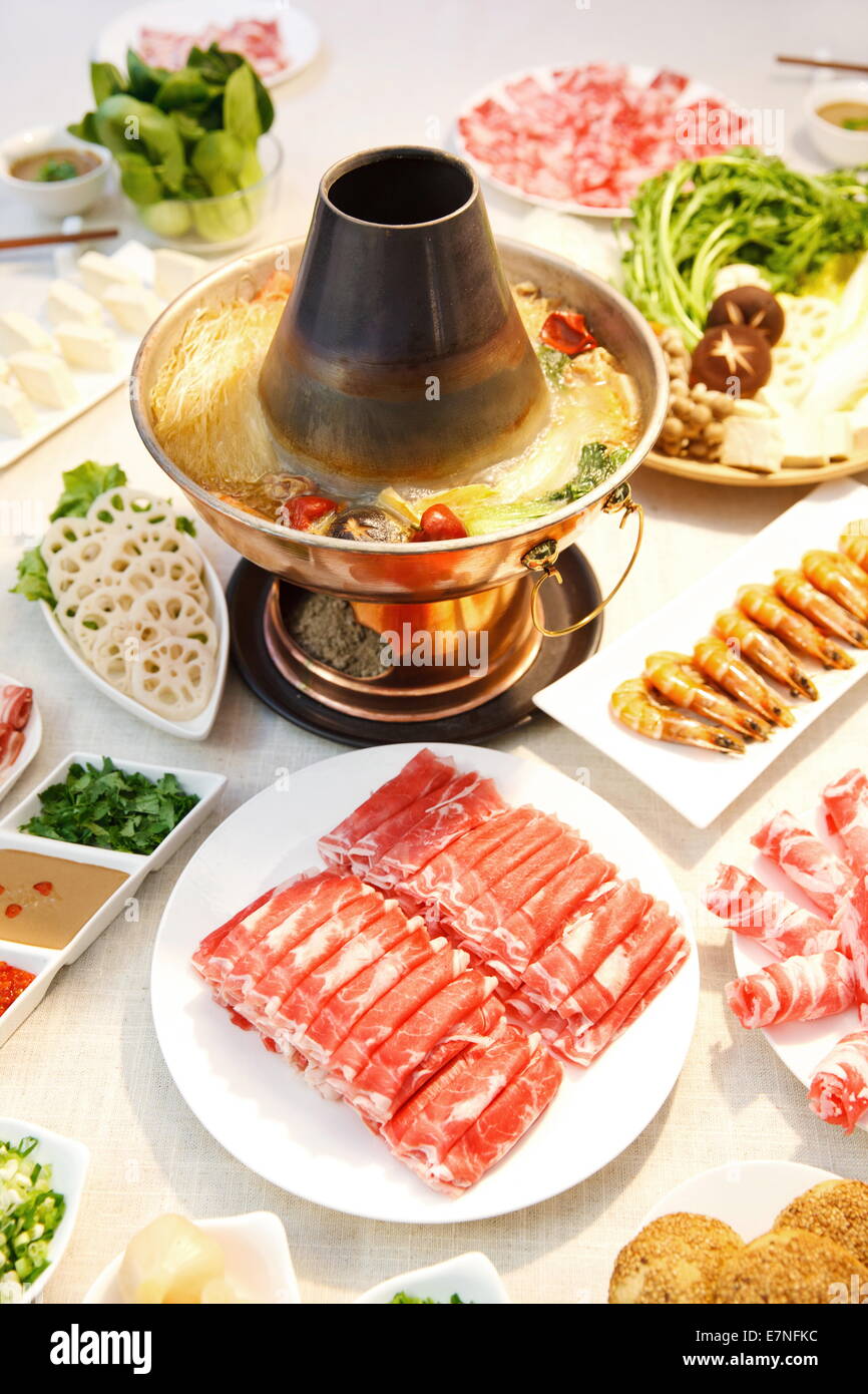 Copper chafing dish hi-res stock photography and images - Alamy