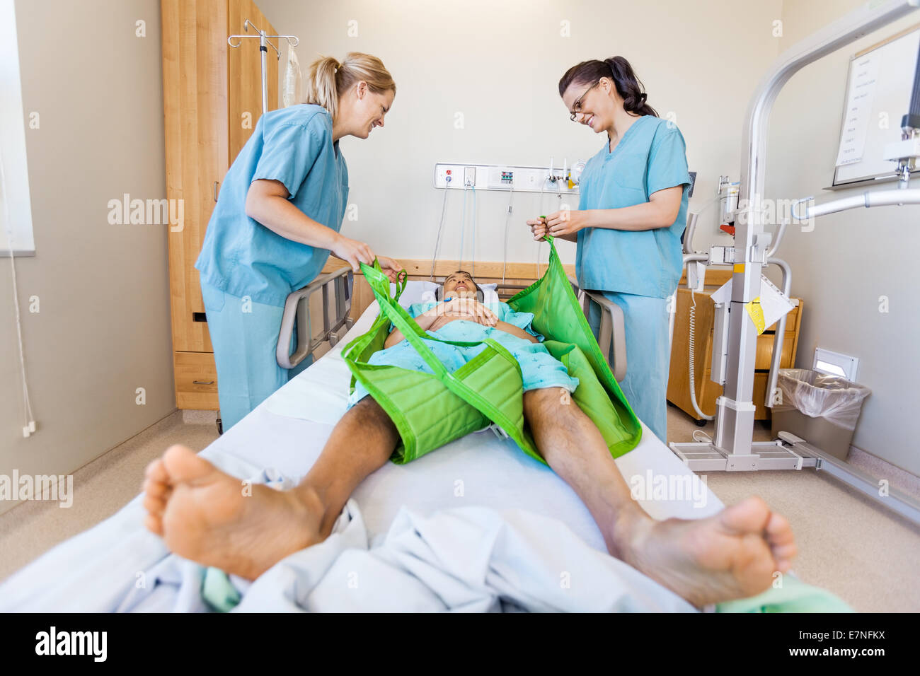 Transferring patient hospital bed hi-res stock photography and images ...