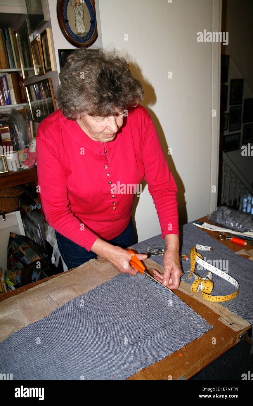 Dressmaking hi-res stock photography and images - Alamy