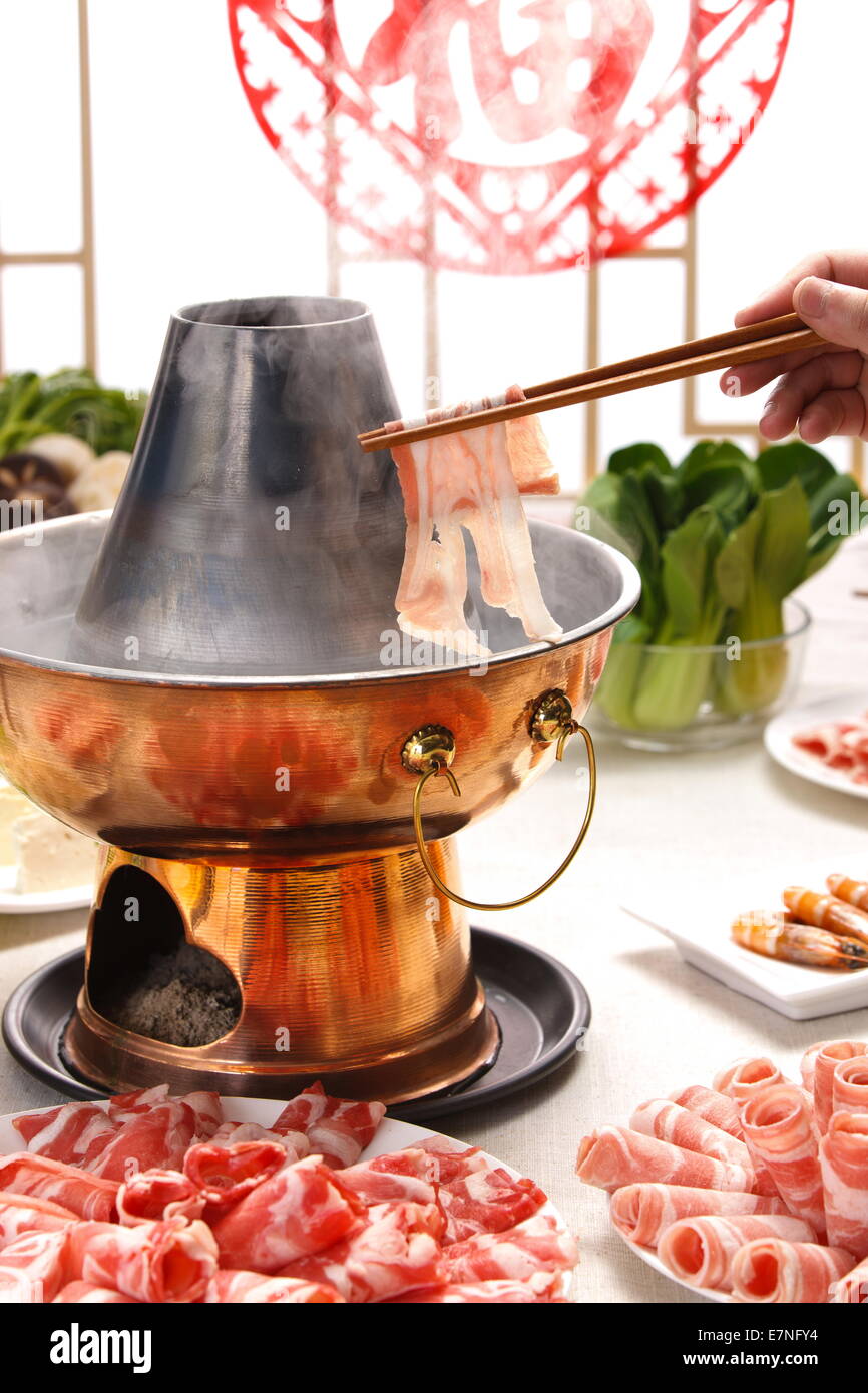 Copper chafing dish hi-res stock photography and images - Alamy