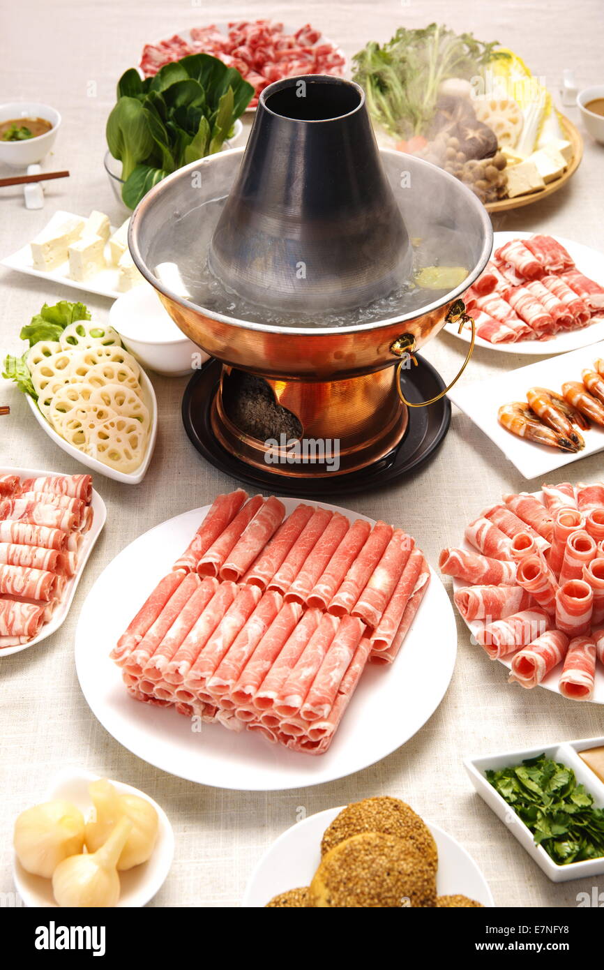 Copper chafing dish hi-res stock photography and images - Alamy