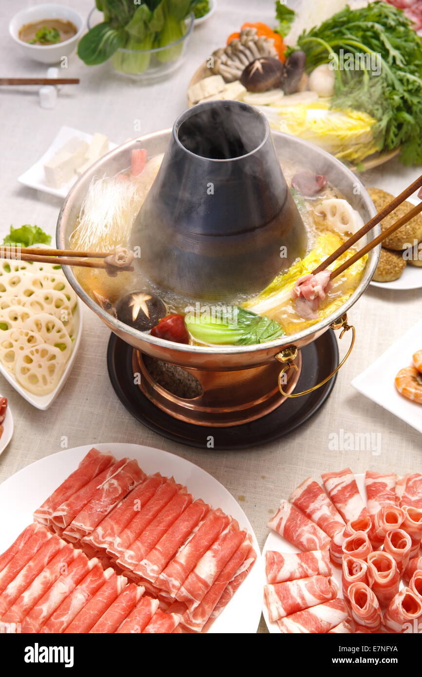 Seafood chafing dish hi-res stock photography and images - Alamy
