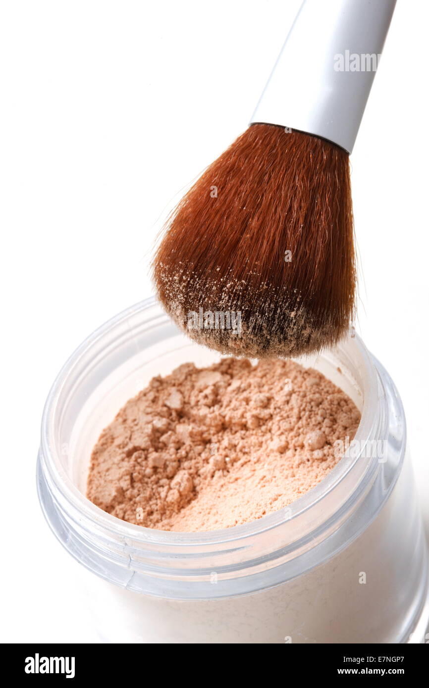Powder foundation and makeup brush Stock Photo - Alamy