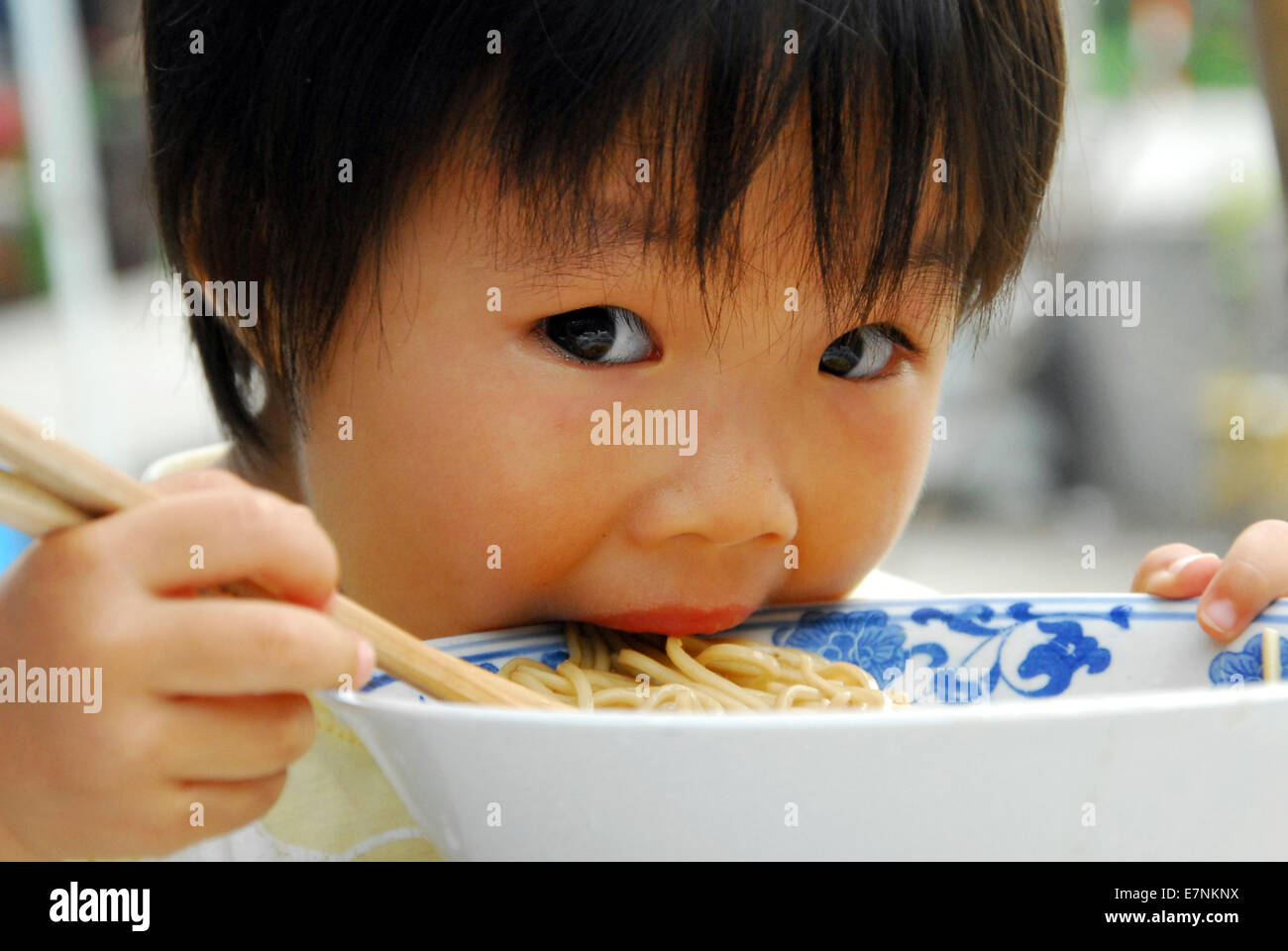 China Children Eating Chopsticks Stock Photos & China Children Eating ...