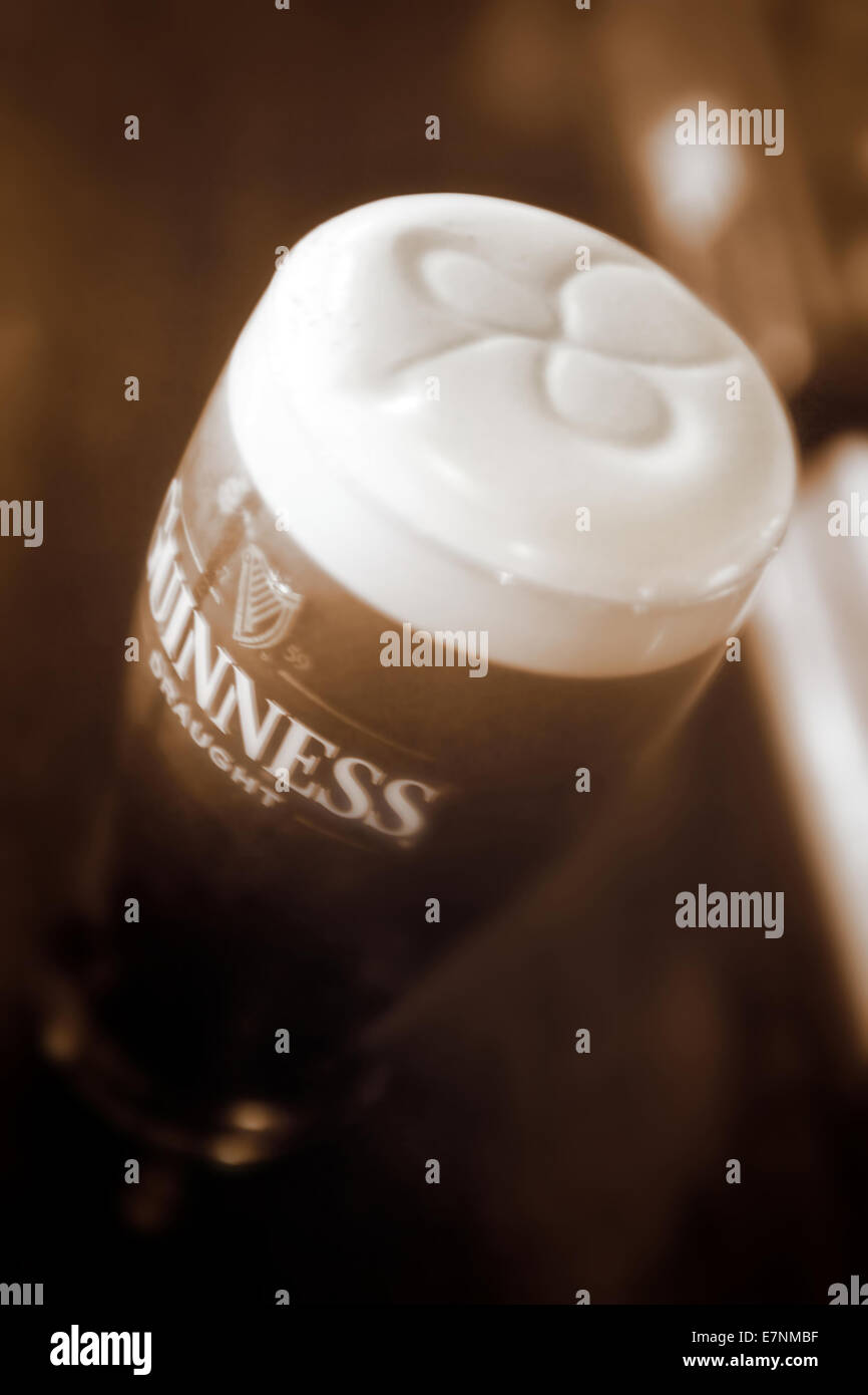 Pint of guinness shamrock hi-res stock photography and images - Alamy