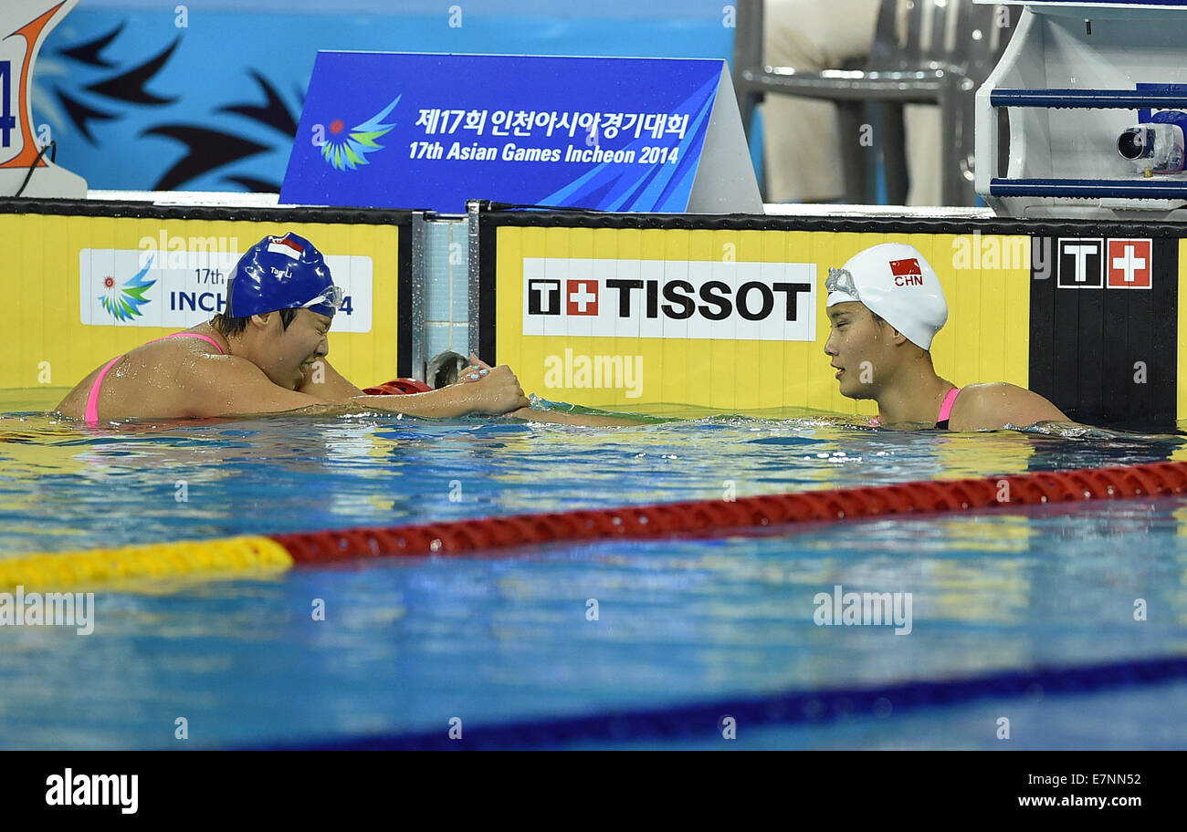 Incheon, South Korea. 22nd Sep, 2014. Lu Ying (R) of China shakes hands ...