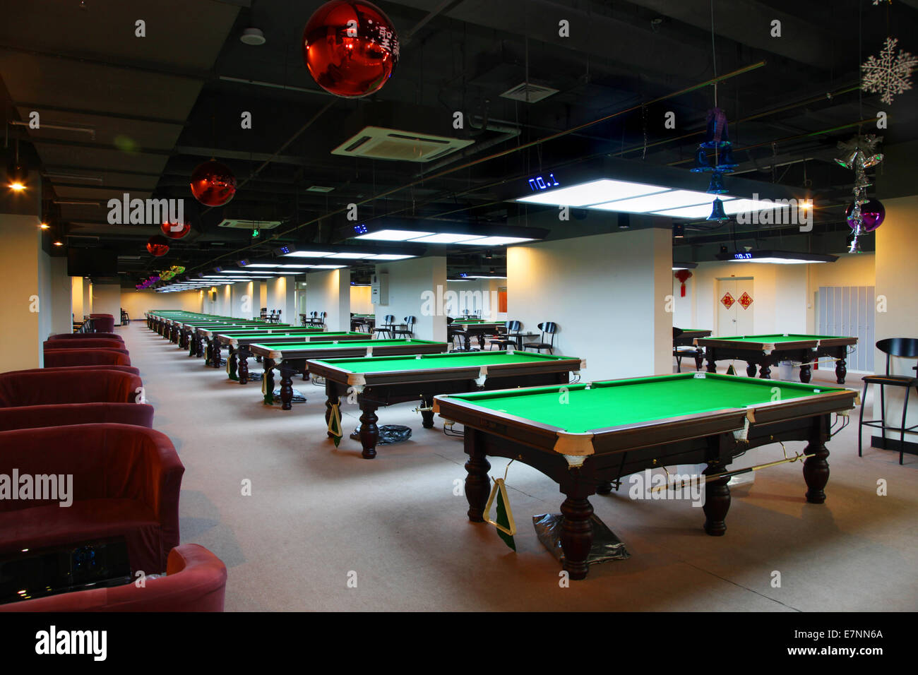Billiard tables hi-res stock photography and images - Alamy