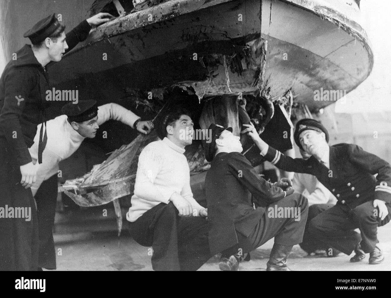 Royal navy ship crew Black and White Stock Photos & Images - Alamy