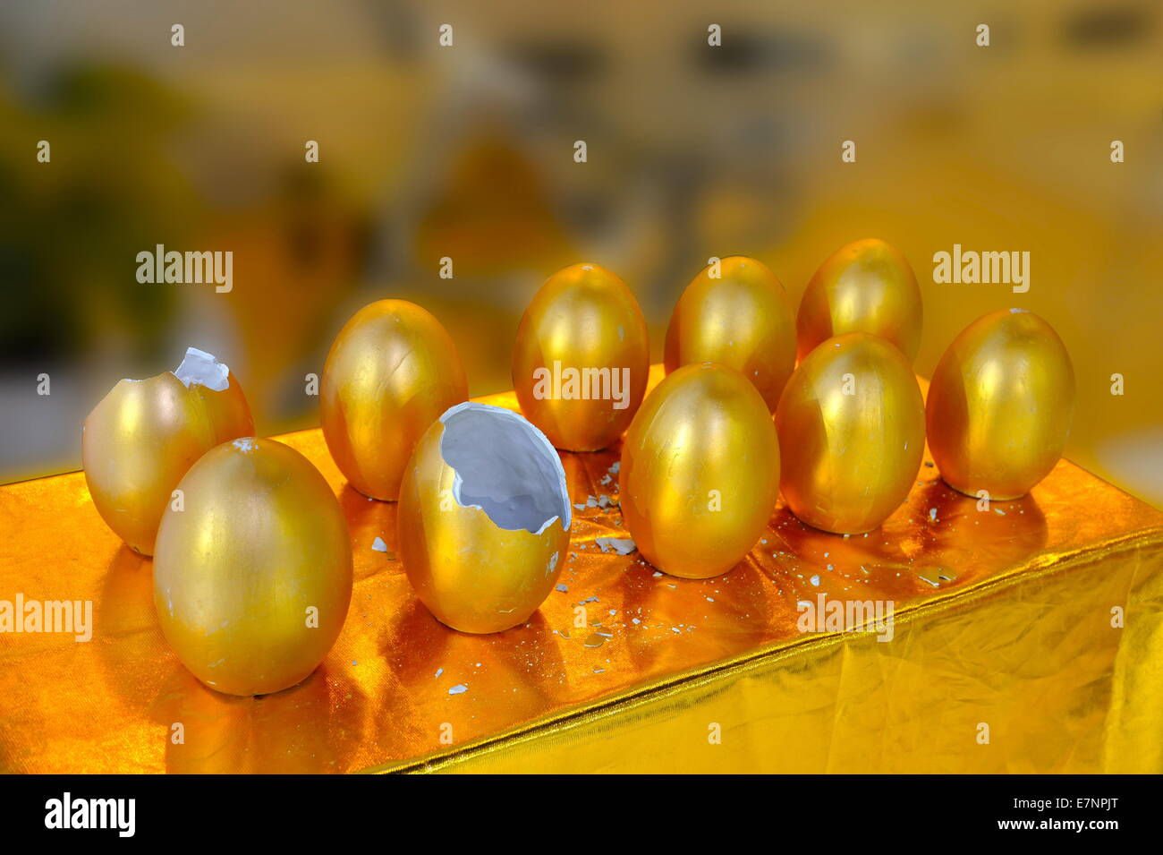 Gold eggs hi-res stock photography and images - Alamy