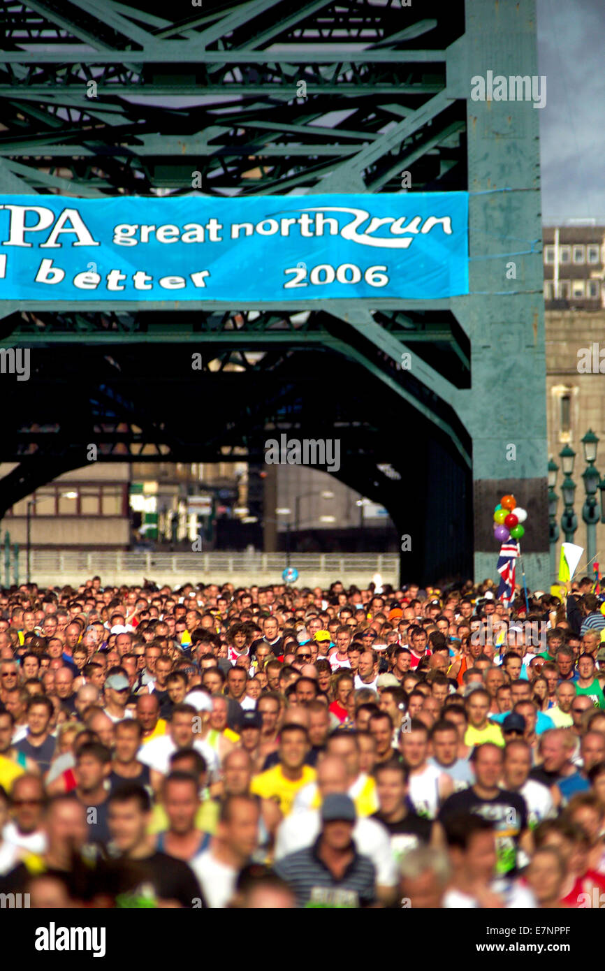 Crossing the Tyne Bridge, Great North Run 2006, Newcastle upon Tyne ...