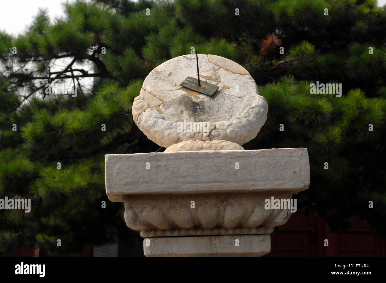 Sundial rock hi-res stock photography and images - Alamy