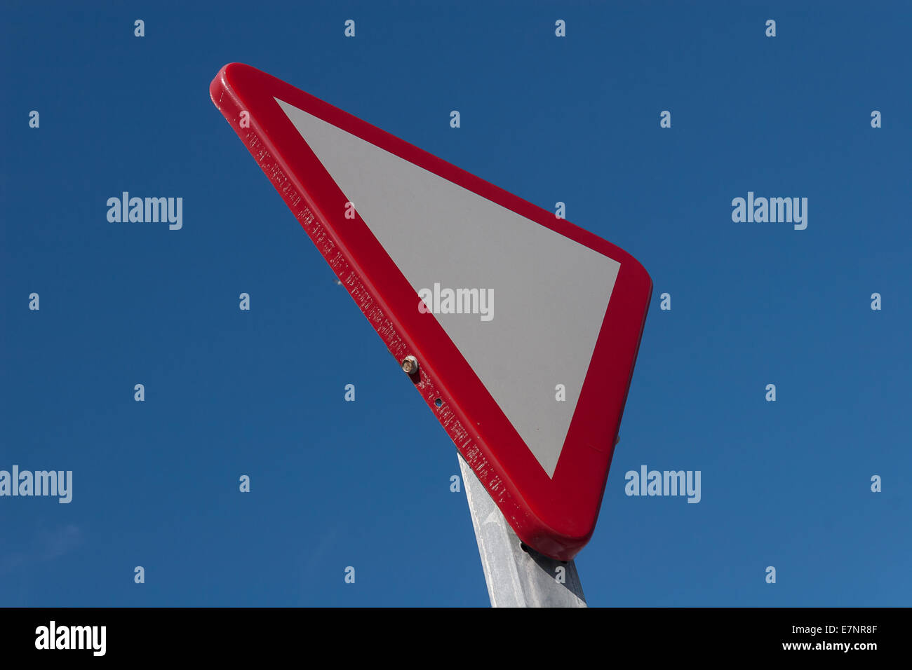 Arrow yield sign icon hi-res stock photography and images - Alamy