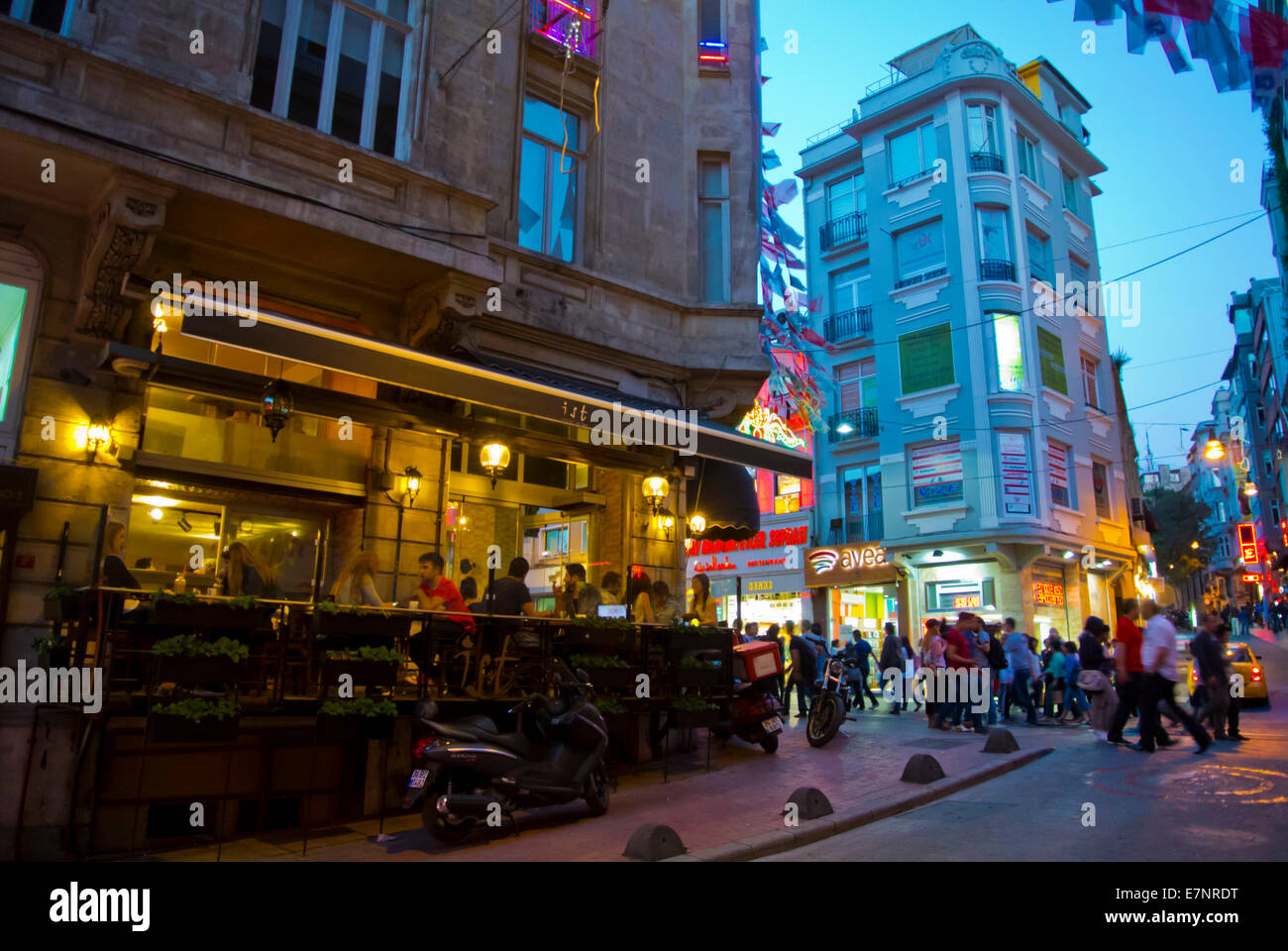 Restaurant terrace street night hi-res stock photography and images - Alamy