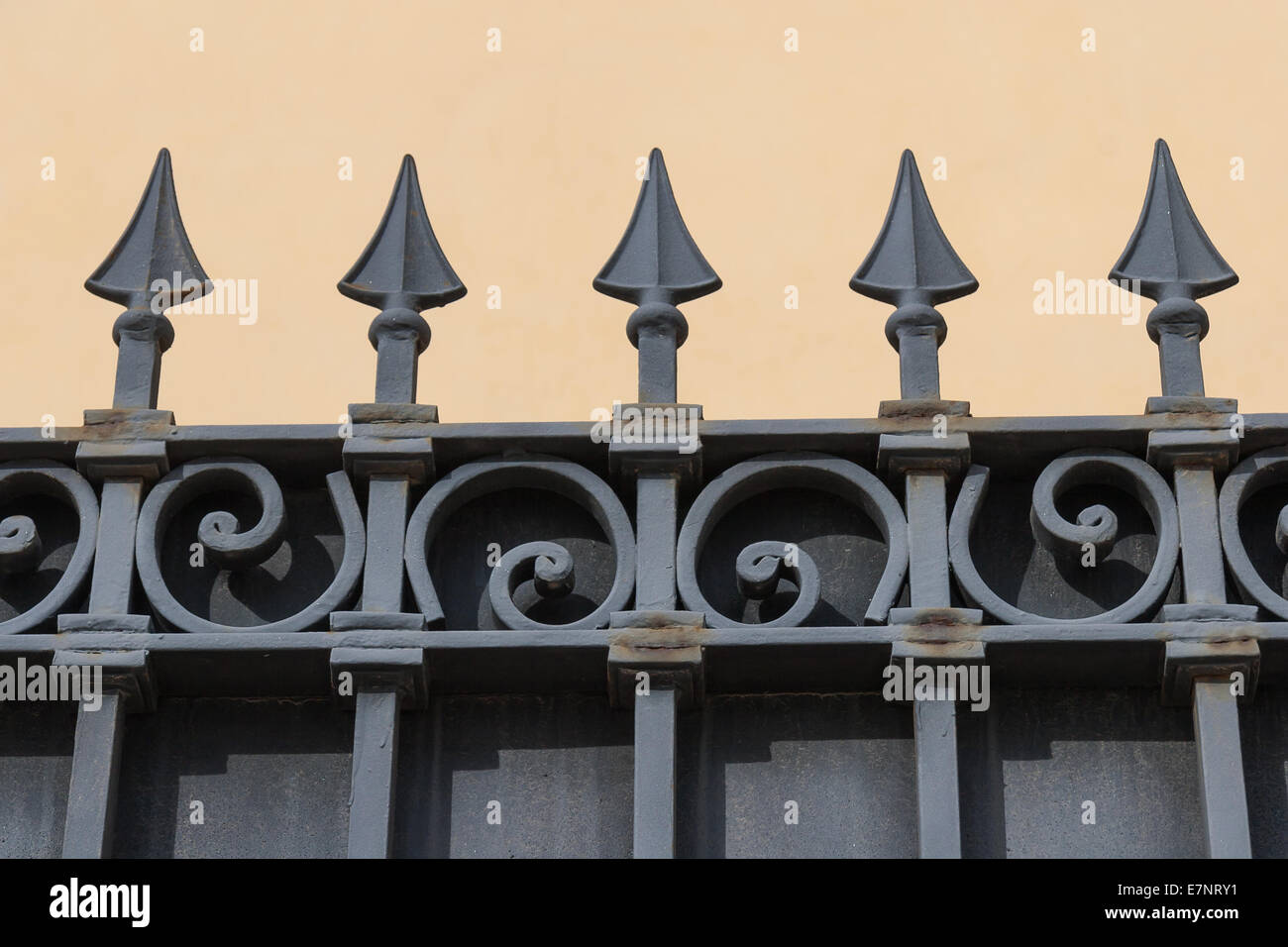 Iron metal fence hi-res stock photography and images - Alamy