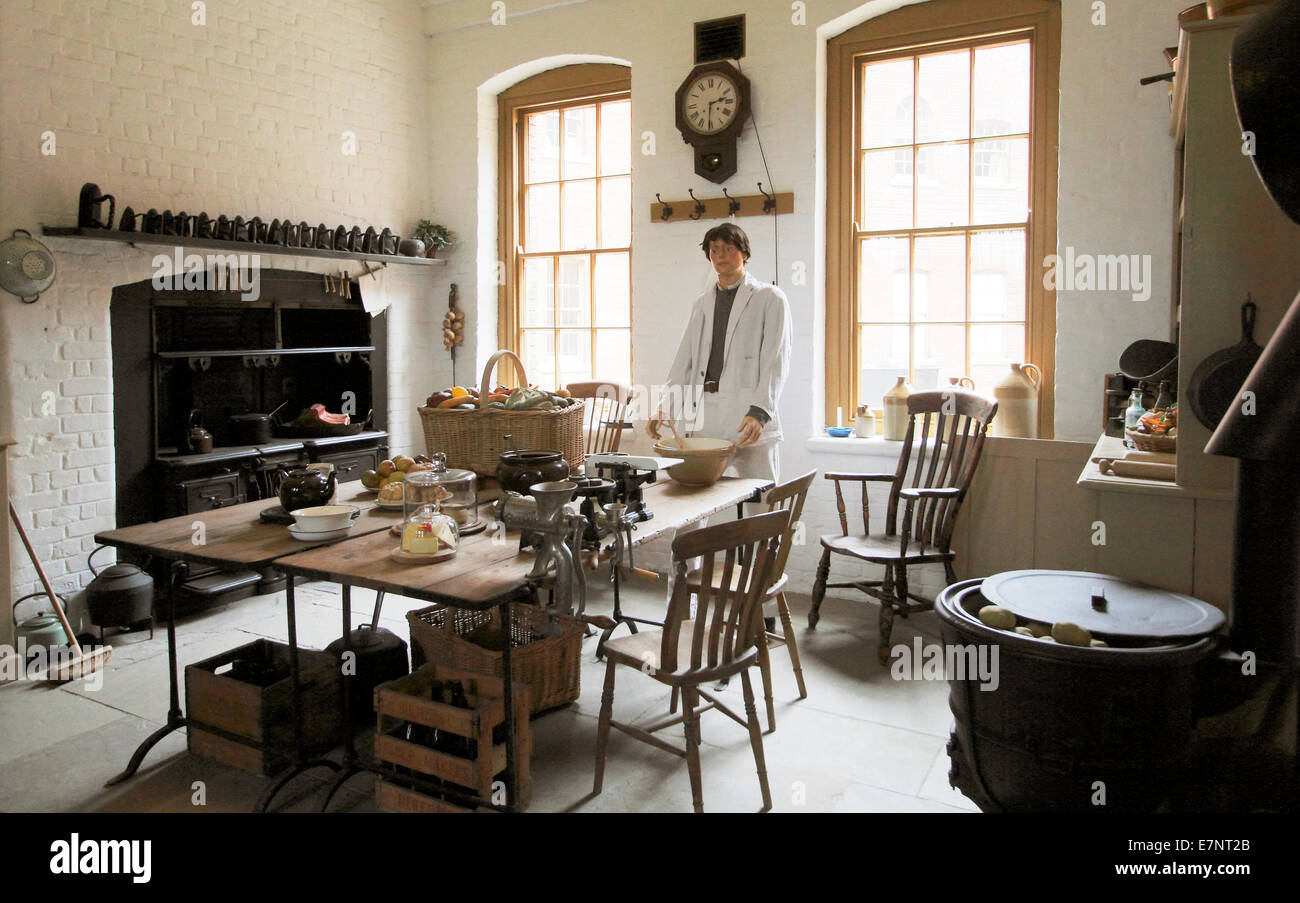 Barracks kitchen hi-res stock photography and images - Alamy