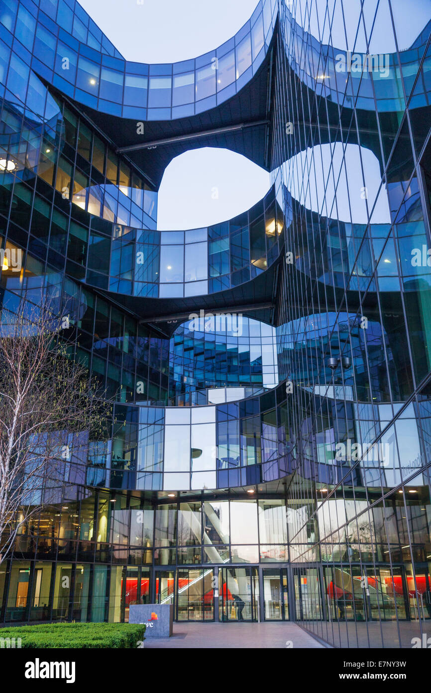 Pwc price waterhouse coopers building hi-res stock photography and ...