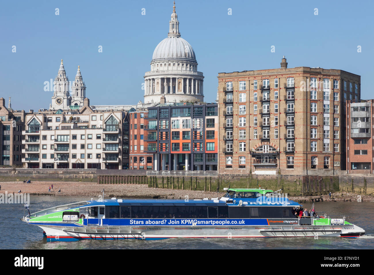 Thames clipper london pauls hi-res stock photography and images - Alamy