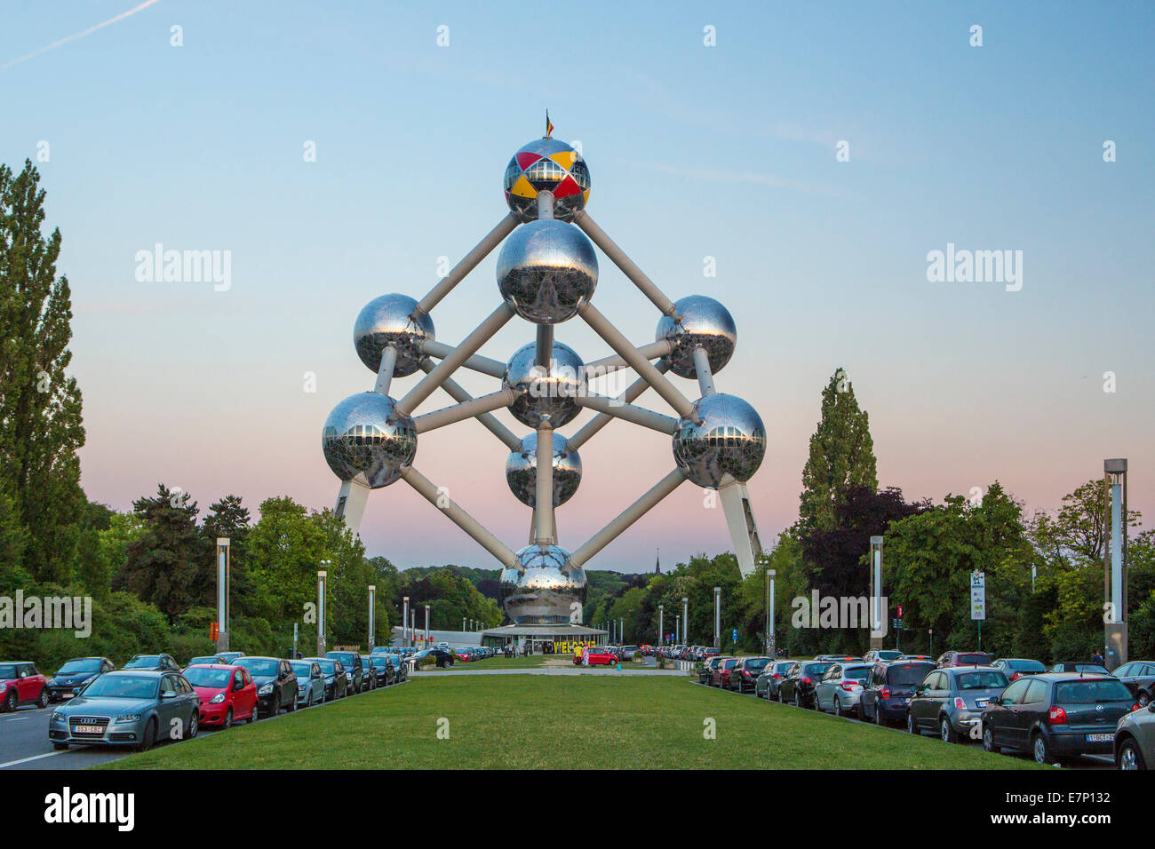 Atomium, spheres, Belgium, Europe, Brussels, architecture, balls, cars ...