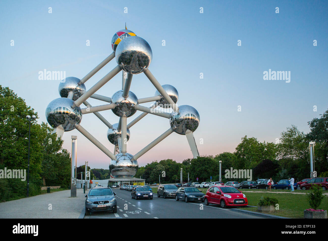 Atomium, spheres, Belgium, Europe, Brussels, architecture, balls, cars ...