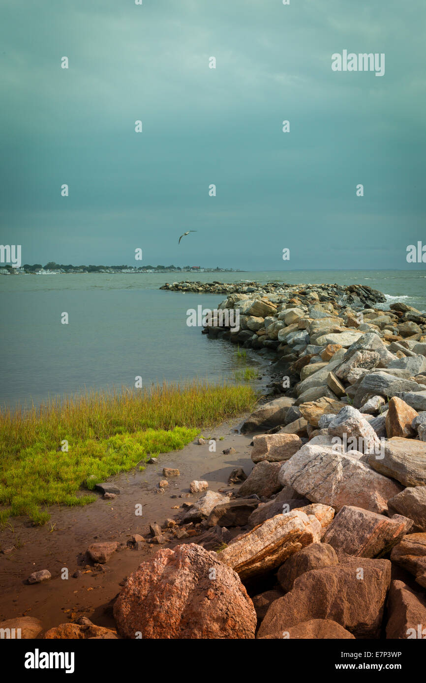 A breakwater barrier protecting an ocean side harbor Stock Photo - Alamy