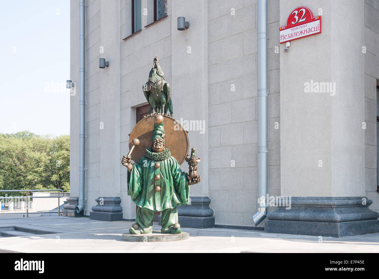Clown statue hi-res stock photography and images - Alamy