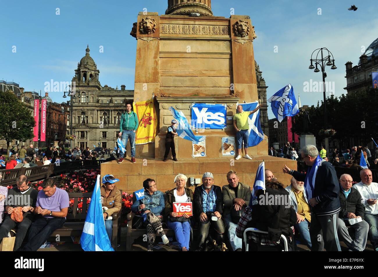 Pro independence rally hi-res stock photography and images - Alamy