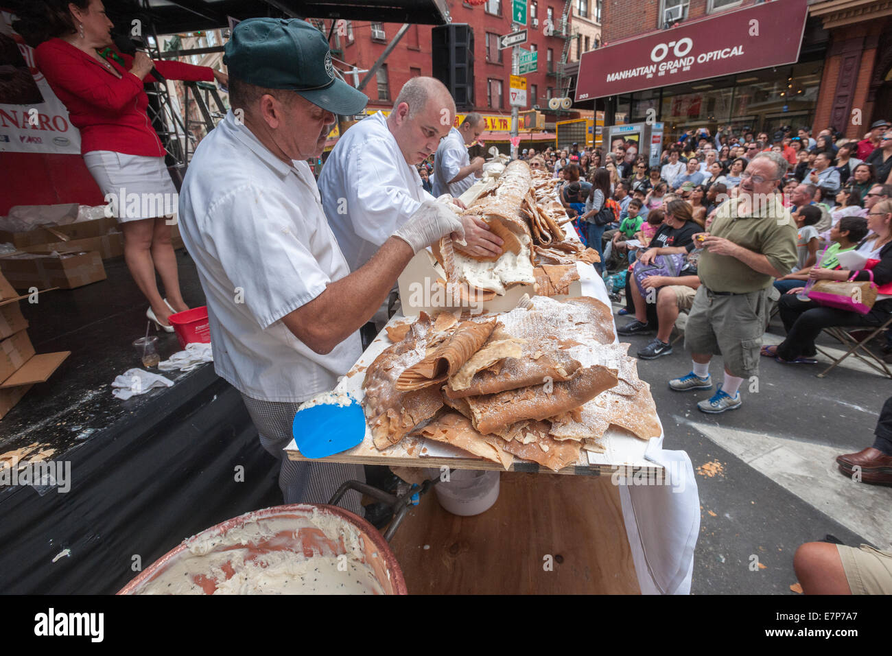 Ferrara bakery cannoli hi-res stock photography and images - Alamy