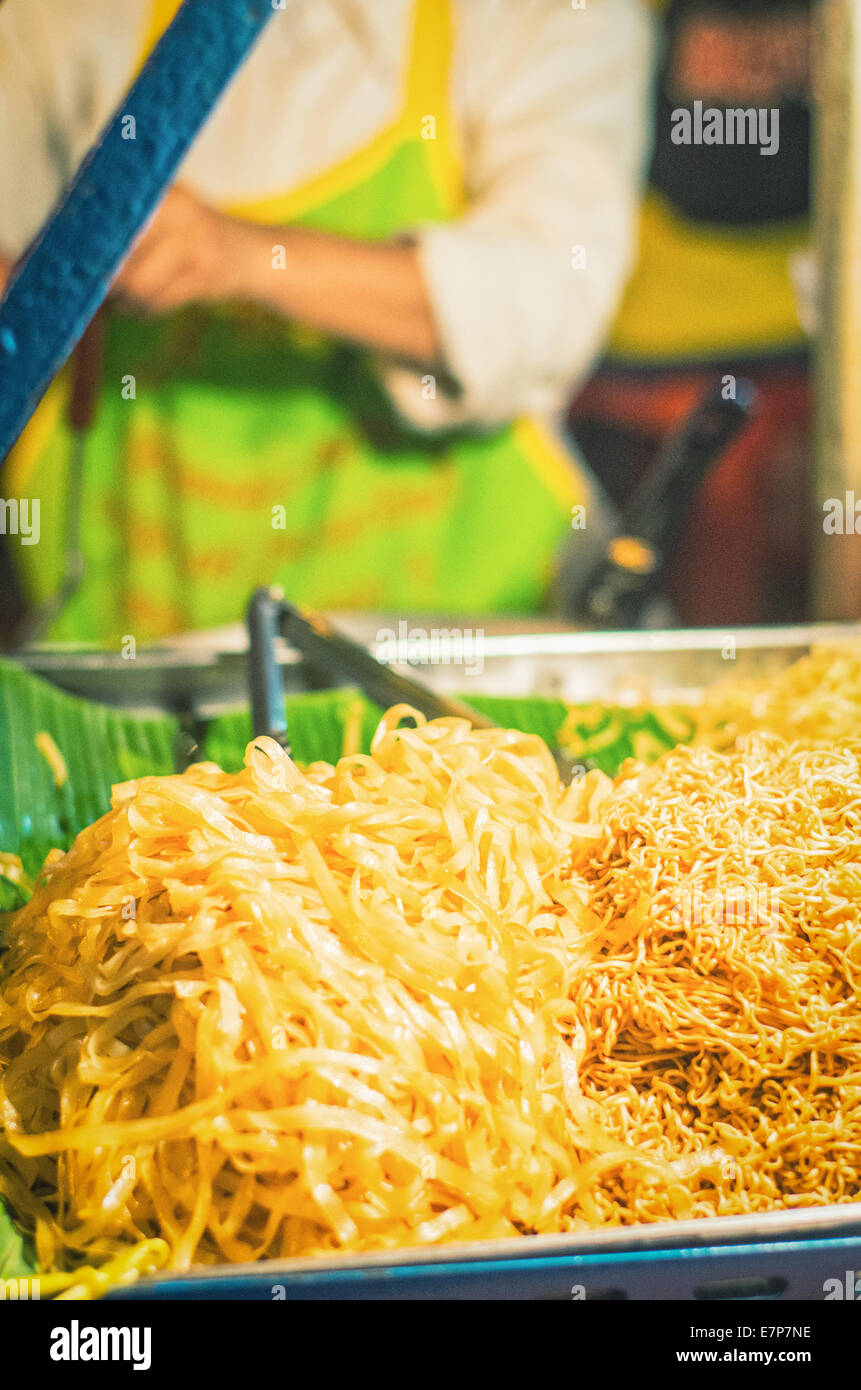 Pad thai stall hi-res stock photography and images - Alamy