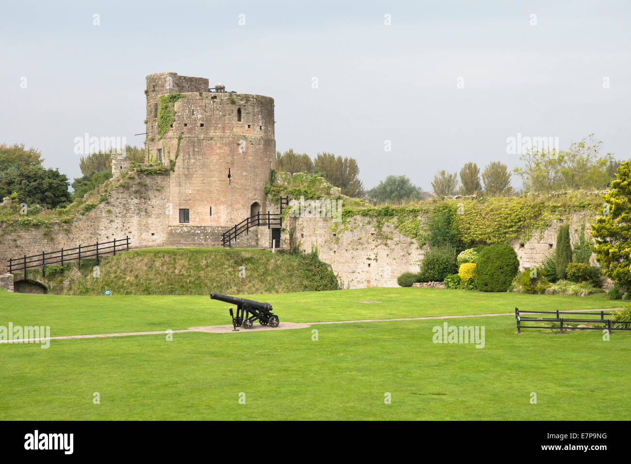 Caldicot Castle High Resolution Stock Photography and Images - Alamy