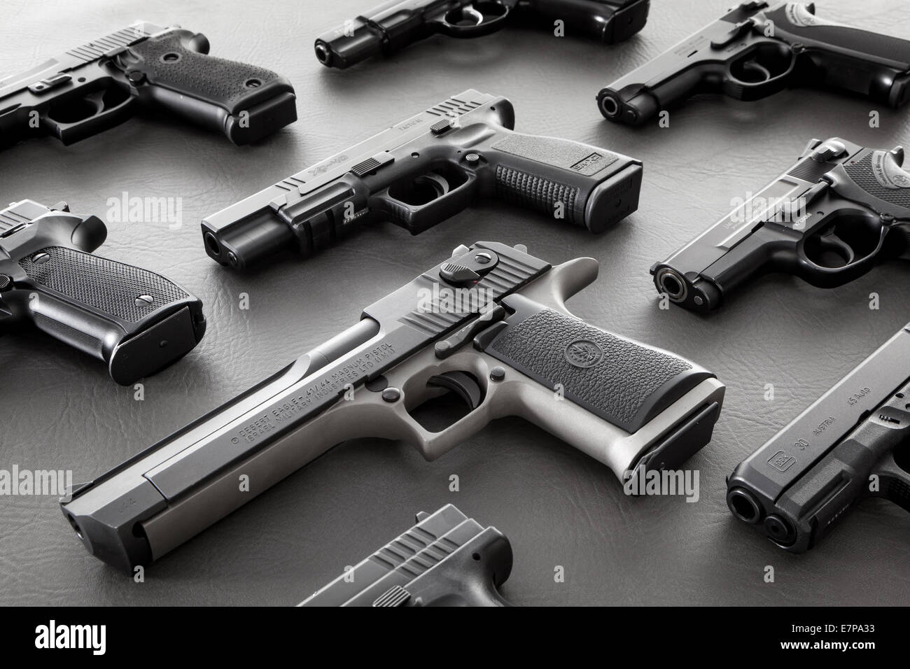 Desert eagle smith and wesson hi-res stock photography and images - Alamy
