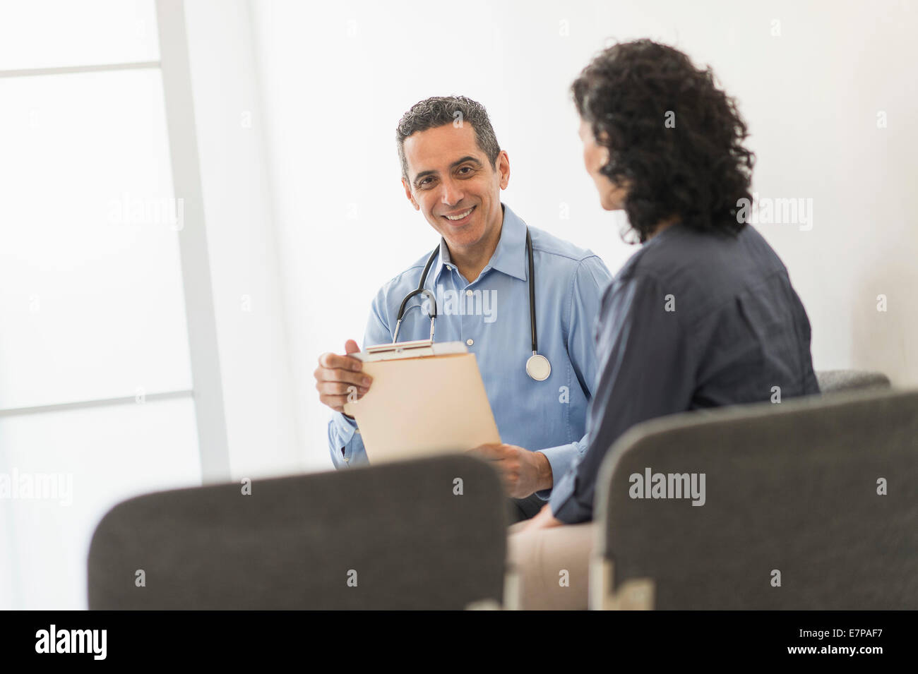 Women patient doctor hi-res stock photography and images - Alamy