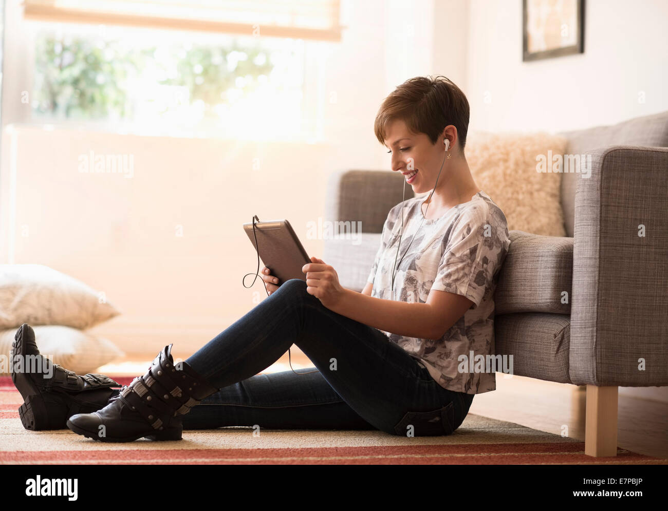 Old lady on pc tablet hi-res stock photography and images - Alamy