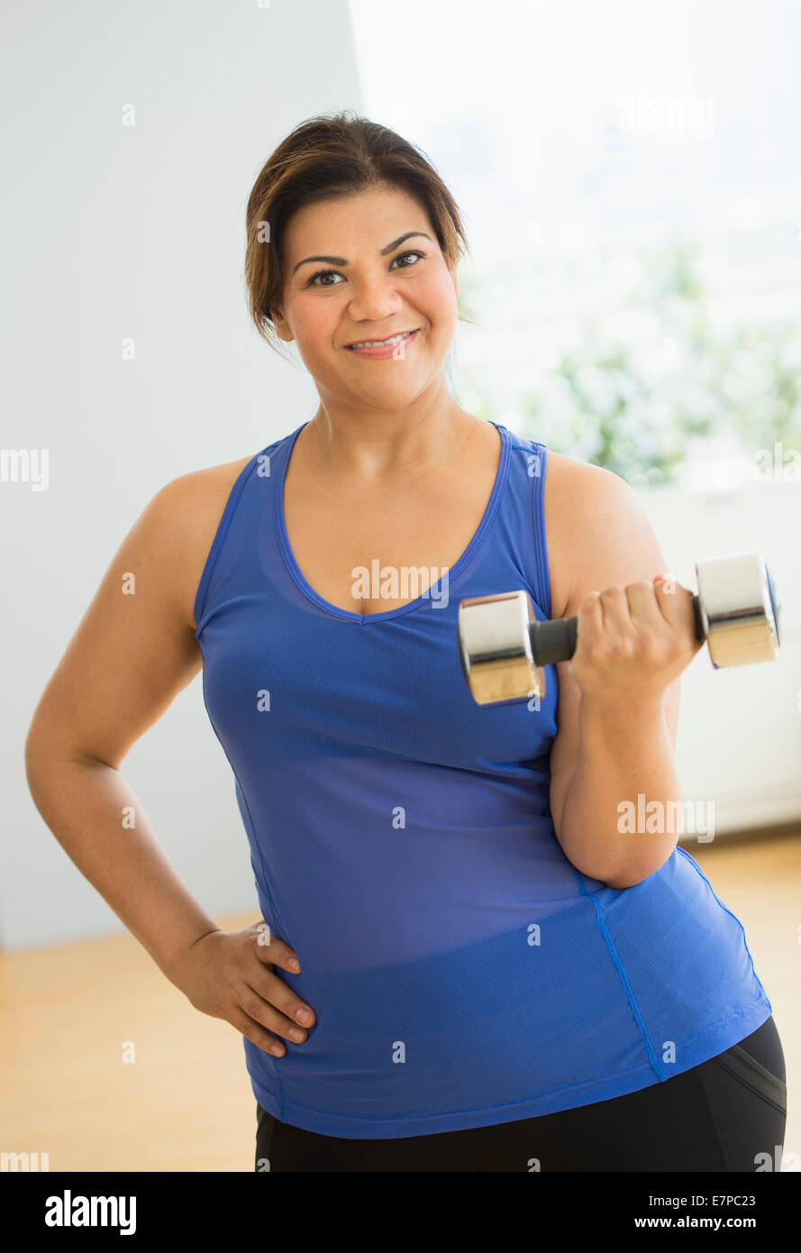 Woman exercising at gym Stock Photo - Alamy