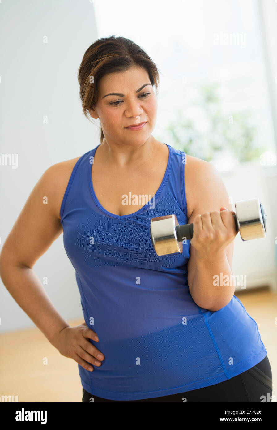 Woman exercising at gym Stock Photo - Alamy