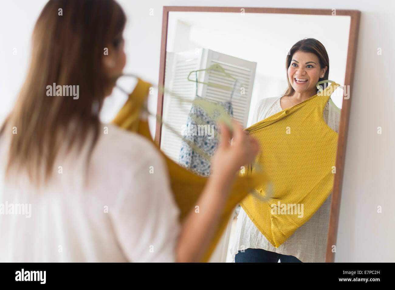 Woman dress mirror hi-res stock photography and images - Alamy