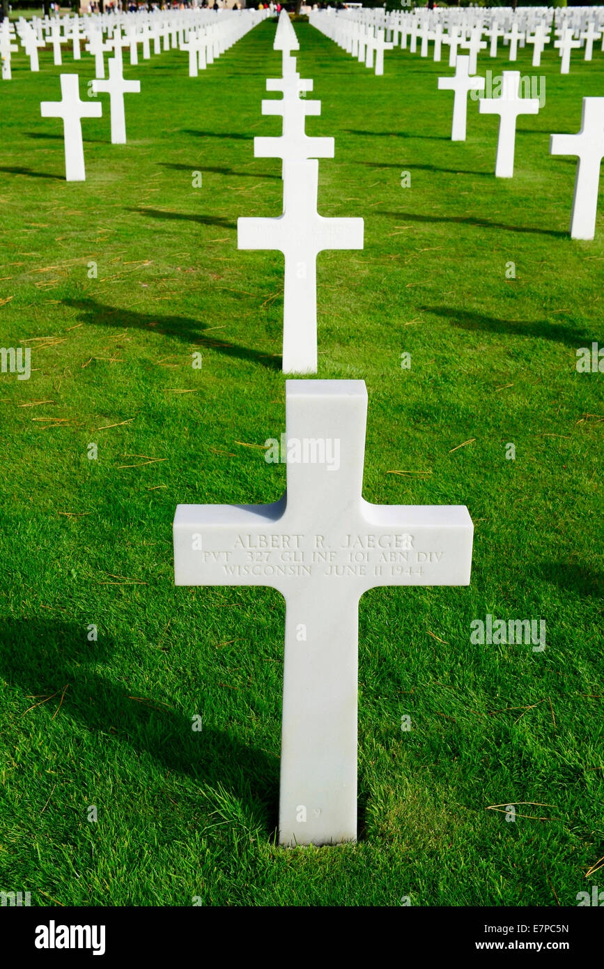 Cross Grave Markers Normandy American Cemetery France Colleville Sur ...
