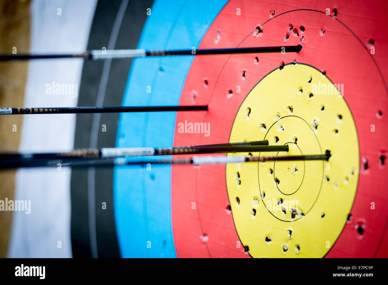 Archery target hi-res stock photography and images - Alamy
