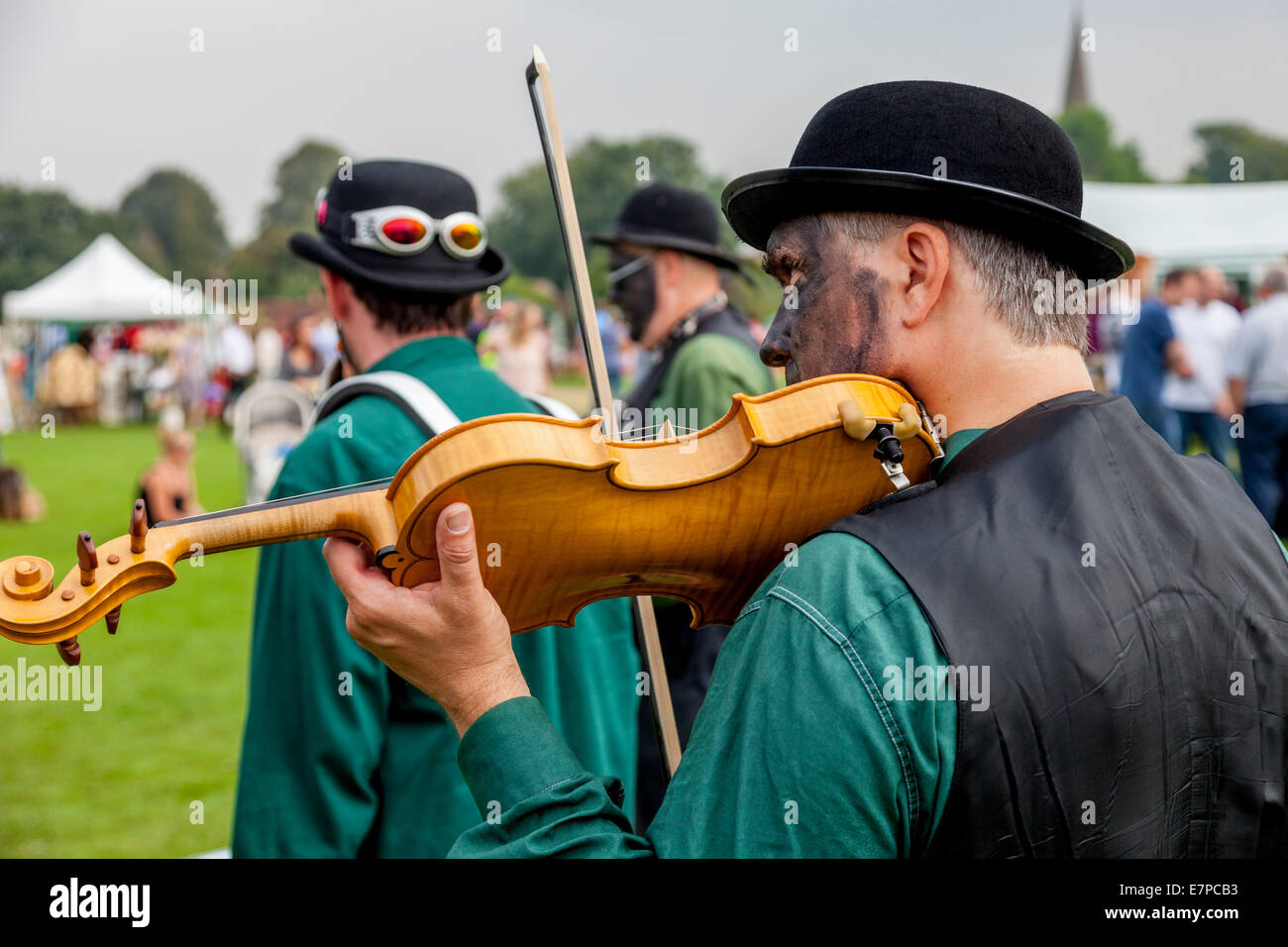 Traditional morris dancing musician violin hi-res stock photography and ...