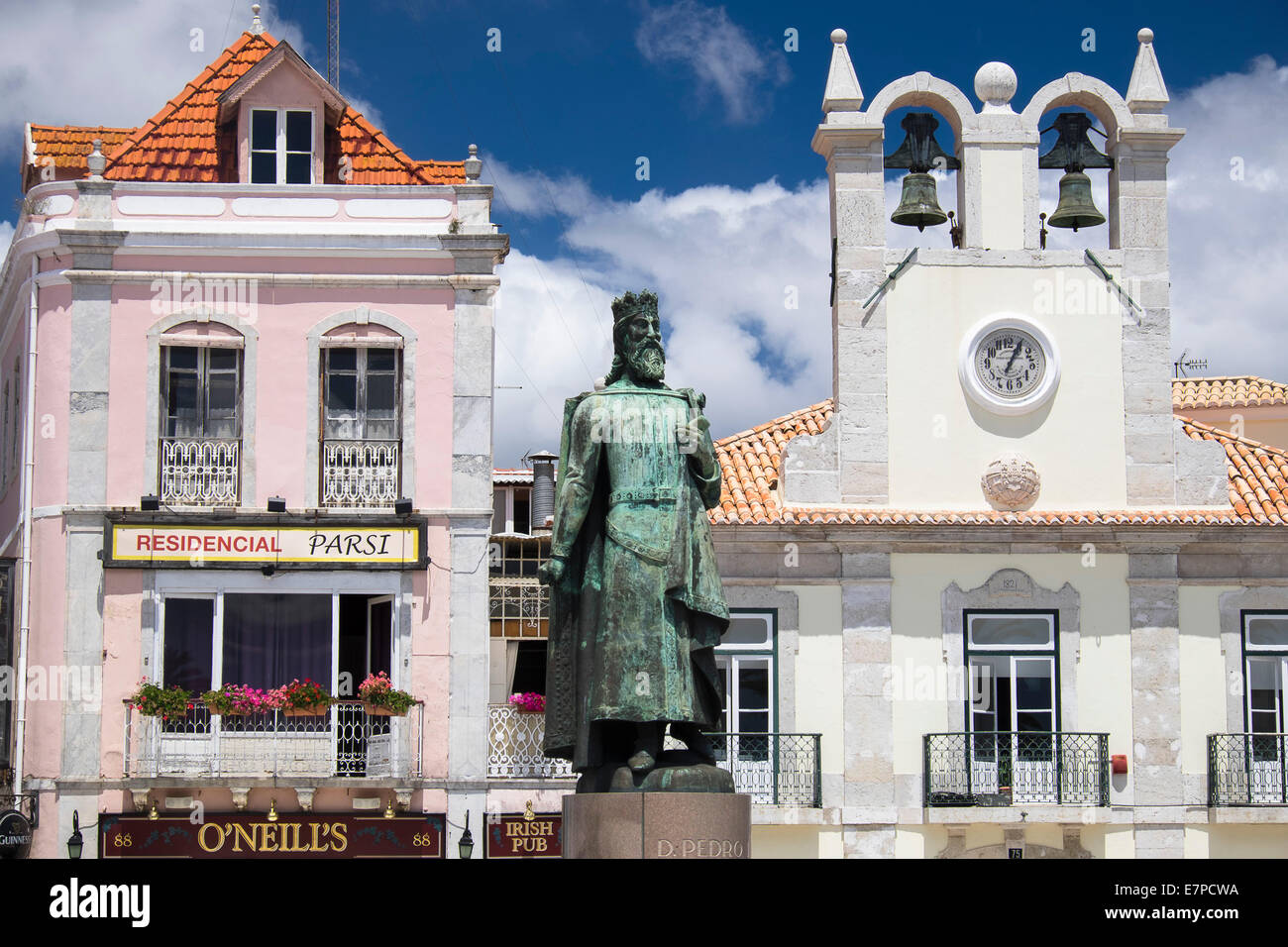 Cascais plaza hi-res stock photography and images - Alamy